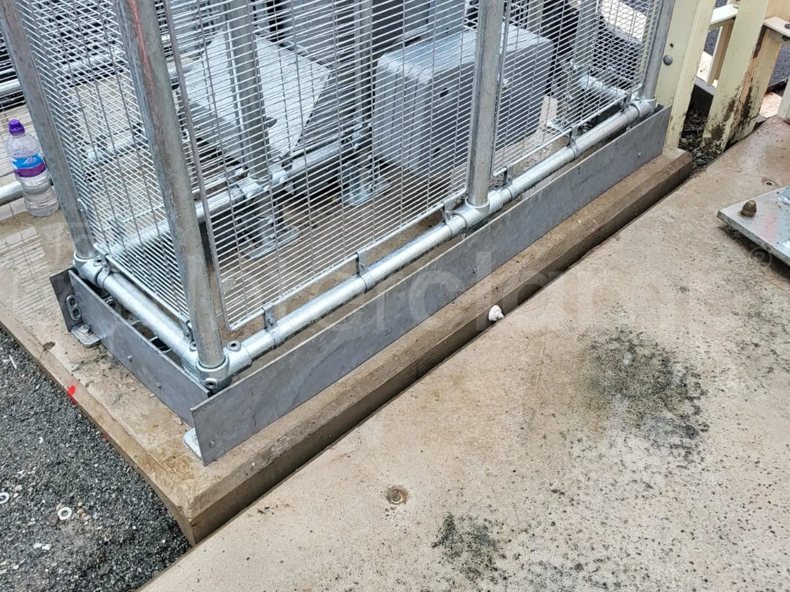 Level Crossing Interclamp Tube Clamp Mesh Barrier
