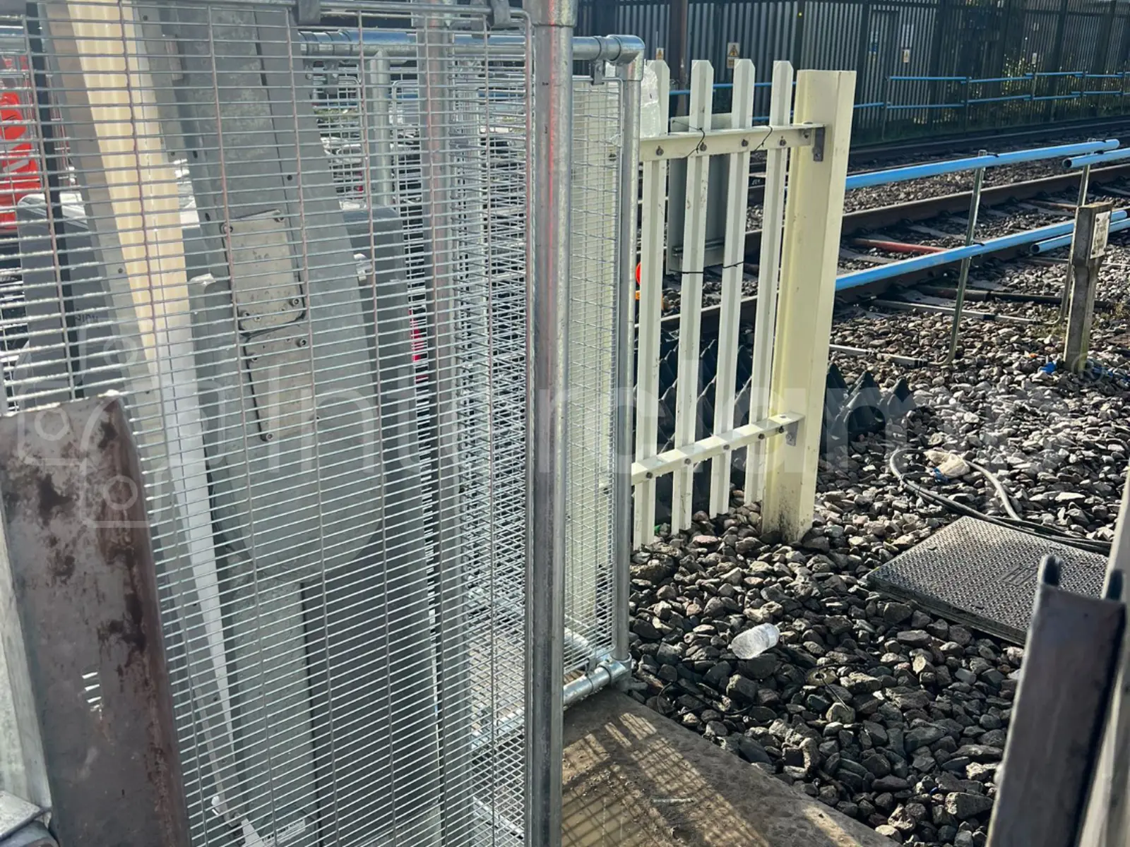 Level Crossing Interclamp Tube Clamp Mesh Barrier